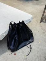 China Top-grain oil-waxed cowhide genuine leather Large-capacity drawstring shoulder bag backpack Duffel Bag Fashion Bags for Women Wholesale backpack Supplier for sale