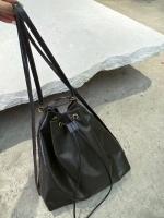 China Top-grain oil-waxed cowhide genuine leather Large-capacity drawstring shoulder bag backpack Duffel Bag Fashion Bags for Women Wholesale backpack Supplier for sale