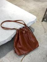 China Top-grain oil-waxed cowhide genuine leather Large-capacity drawstring shoulder bag backpack Duffel Bag Fashion Bags for Women Wholesale backpack Supplier for sale