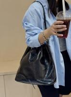 China Top-grain oil-waxed cowhide genuine leather Large-capacity drawstring shoulder bag backpack Duffel Bag Fashion Bags for Women Wholesale backpack Supplier for sale