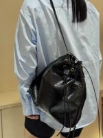 China Top-grain oil-waxed cowhide genuine leather Large-capacity drawstring shoulder bag backpack Duffel Bag Fashion Bags for Women Wholesale backpack Supplier for sale