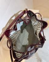 China Top-grain oil-waxed cowhide genuine leather Large-capacity drawstring shoulder bag backpack Duffel Bag Fashion Bags for Women Wholesale backpack Supplier for sale
