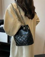 China Top-Grain Oil-Waxed Cowhide Luxury Designer Bag Quilted Chain Bucket Bag genuine leather bag Crossbody Bag Shoulder Bag Women's fashion bag wholesale for sale