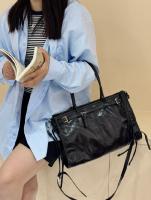 China Top Grain Oil-Waxed Cowhide Large Capacity Tote Handheld Crossbody Bag genuine leather handbag China manufacturer Shoulder crossbody bag Work bag  wholesale for sale