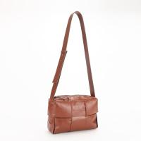 China Minimalist Vintage Bag Top-Grain Oil-Waxed Cowhide Woven genuine leather  Crossbody Bag women's leather handbag shoulder bag China supplier for sale