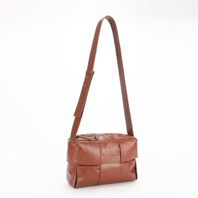China Minimalist Vintage Bag Top-Grain Oil-Waxed Cowhide Woven genuine leather  Crossbody Bag women's leather handbag shoulder bag China supplier for sale