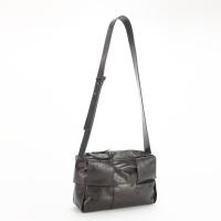 China Minimalist Vintage Bag Top-Grain Oil-Waxed Cowhide Woven genuine leather  Crossbody Bag women's leather handbag shoulder bag China supplier for sale