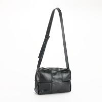 China Minimalist Vintage Bag Top-Grain Oil-Waxed Cowhide Woven genuine leather  Crossbody Bag women's leather handbag shoulder bag China supplier for sale