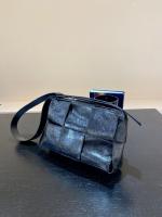 China Minimalist Vintage Bag Top-Grain Oil-Waxed Cowhide Woven genuine leather  Crossbody Bag women's leather handbag shoulder bag China supplier for sale