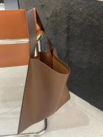 China Men & women's genuine leather tote bag Top-grain cowhide color-blocking wide-strap single-shoulder tote bag (unisex) big shoulder bag underarm bag China supplier wholesale for sale