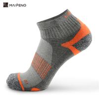 China Cotton Breathable Sporty Running Socks Sweat Absorbent Athletic Ankle Socks for sale
