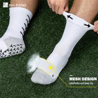 China Cushioned Athletic Football Socks Anti Slip Crew Grip Soccer Socks for sale