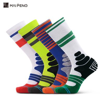 China Custom Terry Cushioned Basketball Socks Colorful Athletic Performance Socks for sale