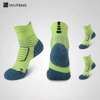 China Cushion Padded Coolmax Sports Socks Breathable Athletic Crew Basketball Socks for sale