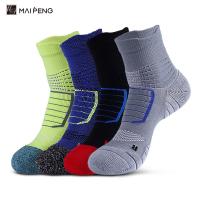 China Cushion Padded Coolmax Sports Socks Breathable Athletic Crew Basketball Socks for sale