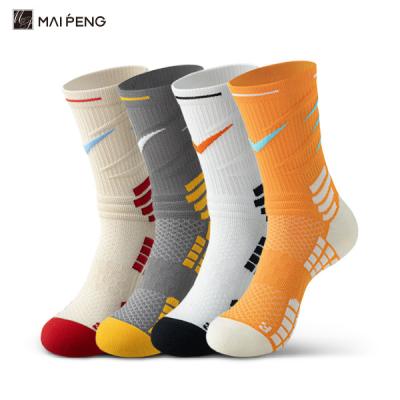 China Athletic Unisex Performance Basketball Socks Striped Elite Basketball Crew Socks for sale