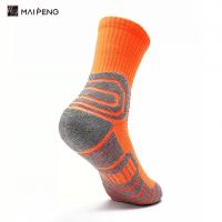 China Unisex Crew Moisture Wicking Hiking Socks Terry Sole Mountaineering Athletic Sport Socks for sale