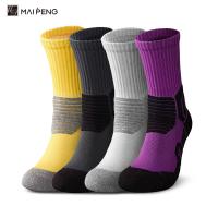 China Unisex Crew Moisture Wicking Hiking Socks Terry Sole Mountaineering Athletic Sport Socks for sale
