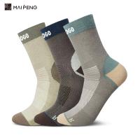 China Custom Logo Athletic Sports Socks Anti Slip Mountain Climbing Socks for sale