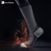 China Unisex Mid Calf Merino Wool Breathable Hiking Socks Thick Cushioned Warm Socks for sale
