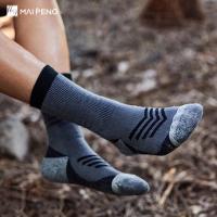 China Unisex Mid Calf Merino Wool Breathable Hiking Socks Thick Cushioned Warm Socks for sale