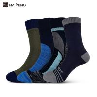 China Unisex Crew Breathable Hiking Socks Waterproof Mountain Climbing Socks for sale