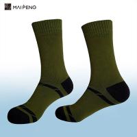 China Unisex Crew Breathable Hiking Socks Waterproof Mountain Climbing Socks for sale