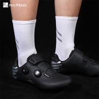 China Quick Dry Reflective Cycling Socks Workout Riding Bike Cycling Socks Custom for sale