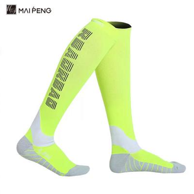 China Custom Compression Sports Socks Running Cycling Nurse Fitness Compression Socks for sale