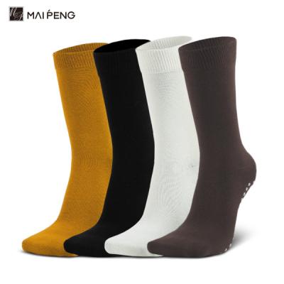 China Cotton Anti Slip Crew Grip Socks Embroidered Pilates Yoga Socks for sale