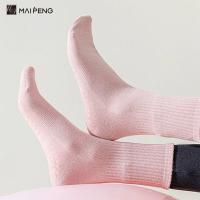 China Breathable Cotton Non Slip Yoga Socks Sports Yoga Pilates Crew Grip Socks Customized for sale