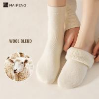 China Moisture Wicking Thick Terry Wool Socks Winter Crew Style Socks for sale
