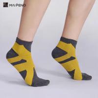 China Custom Men Quick Dry Terry Sport Socks Ankle Marathon Running Socks for sale