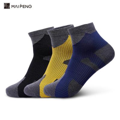 China Custom Men Quick Dry Terry Sport Socks Ankle Marathon Running Socks for sale