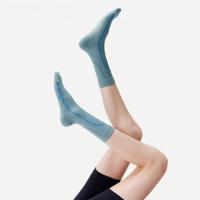 China Moisture Wicking Breathable Bamboo Fiber Crew Socks Quick Dry Sweat Absorbing Daily Sports Socks for sale