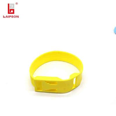 China Animal Identification Cow Leg Straps 374*30mm Customized Color Laser Number for sale