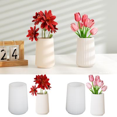China DIY Glue Smooth Striped Vase Pen Holder Storage Box Aromatherapy Gypsum Candle Cup Silicone Mold for sale