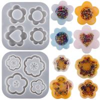 China Crystal Drip Glue DIY Flowing Sand Keychain Pendant Grinding Heart Hollow Flower Pendant Silicone Mold for sale