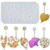 China Source Crystal Dropping Resin Grinding Tool Irregular Leaf Clover Pendant Hanging Silicone Mold for sale