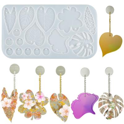 China Source Crystal Dropping Resin Grinding Tool Irregular Leaf Clover Pendant Hanging Silicone Mold for sale