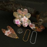 China Source Crystal Dropping Resin Grinding Tool Irregular Leaf Clover Pendant Hanging Silicone Mold for sale
