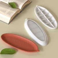 China DIY Aromatherapy Gypsum Dropping Glue Cement Leaf Tray Striped Leaf Dish Ornament Silicone Mold for sale