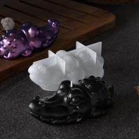 China Crystal dropper mirror Q-version crocodile rhinoceros jewelry ornament dropper mold DIY aromatherapy candle mold for sale