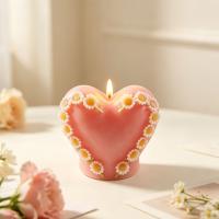 China Daisy Love Aromatherapy Candle Silicone Mold Three Dimensional Ins Wind Heart Shaped Ornament Gypsum Dropping Mold for sale