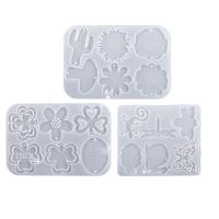 China DIY Easter Drop Gel Gecko Insect Pendant Hanging Silicone Mold Clover Mushroom Flower Grinding for sale