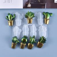 China DIY Crystal Dropped Cactus Pendant Mold, 3D Cactus Refrigerator Patch Decoration Silicone Mold for sale