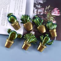 China DIY Crystal Dropped Cactus Pendant Mold, 3D Cactus Refrigerator Patch Decoration Silicone Mold for sale