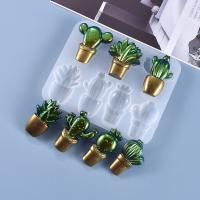 China DIY Crystal Dropped Cactus Pendant Mold, 3D Cactus Refrigerator Patch Decoration Silicone Mold for sale