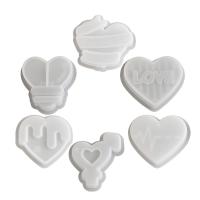 China DIY Crystal Dropping Resin Cream ECG Heart Pendant Aromatherapy Tag Keychain Silicone Mold for sale