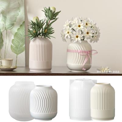 China Nordic Ins Vertical Wavy Vase Silicone Mold Simple Roman Column Hydroponic Flower Planter Mold for sale
